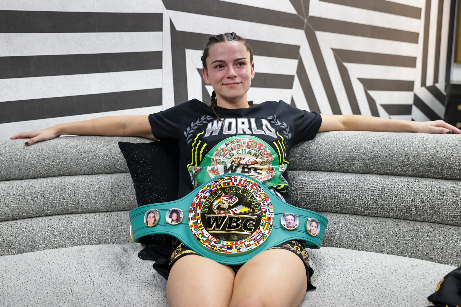 Skye Nicolson Becomes A New WBC World Featherweight Champion With Her ...